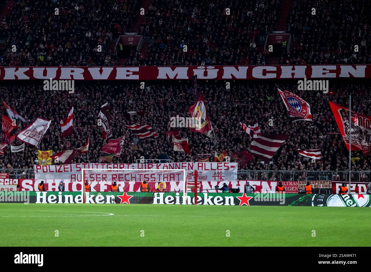 Banner der Fans/Ultras als Protest mit dem Schriftzug Polizei Stuttgart ...