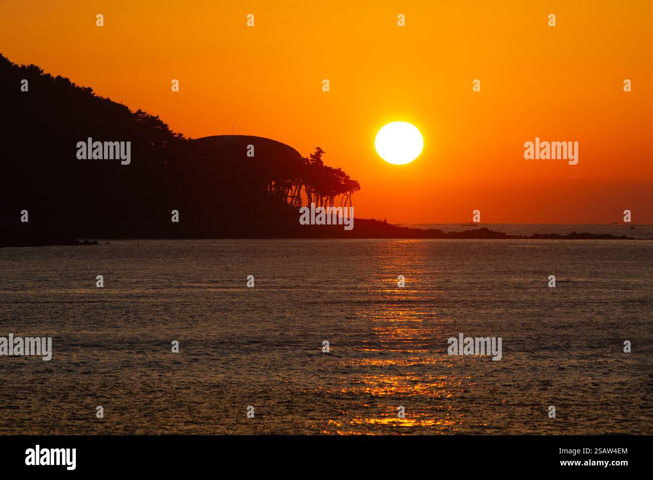 Round sun hi-res stock photography and images - Alamy