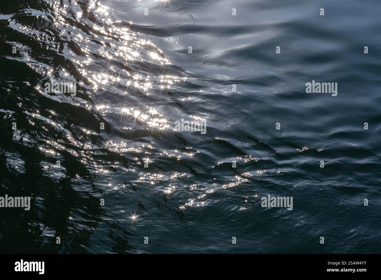 the surface of the water with waves of waves and gleaming waves ...