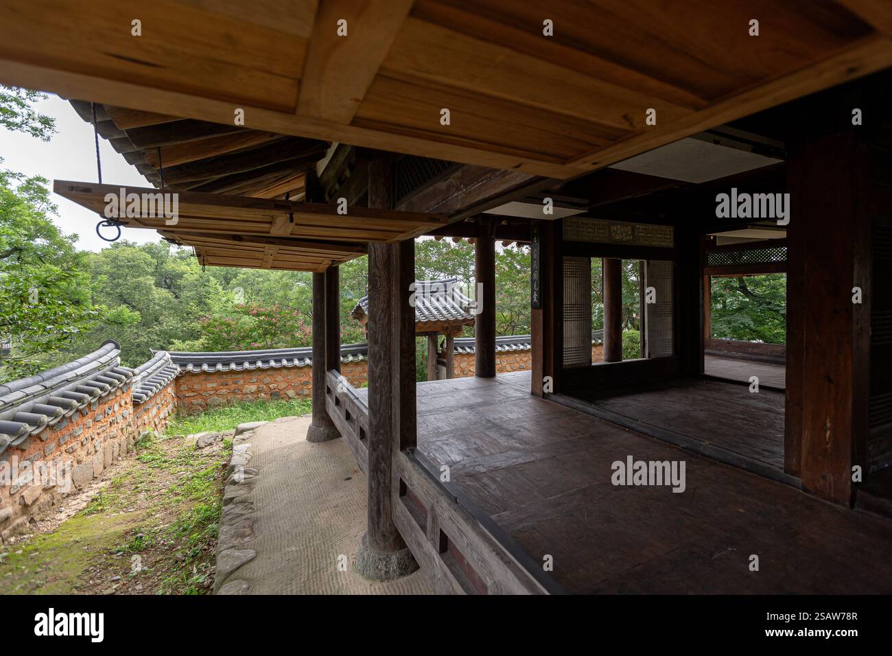 Korean traditional architecture Stock Photo - Alamy