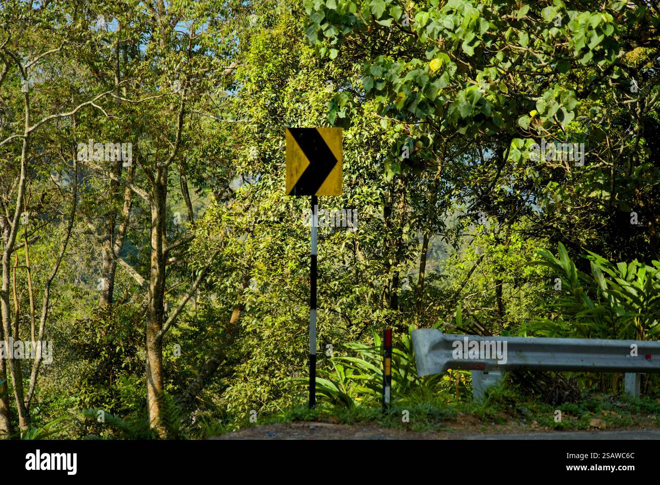 The sign provides important information for drivers navigating the ...