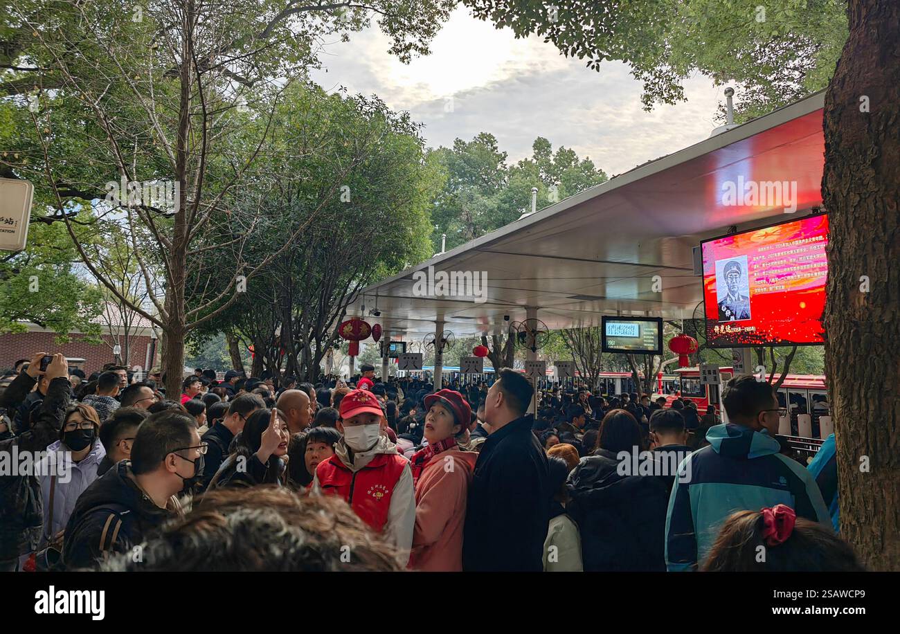 CHANGSHA, CHINA - JANUARY 30, 2025 - Tourists visit Juzizhou scenic ...