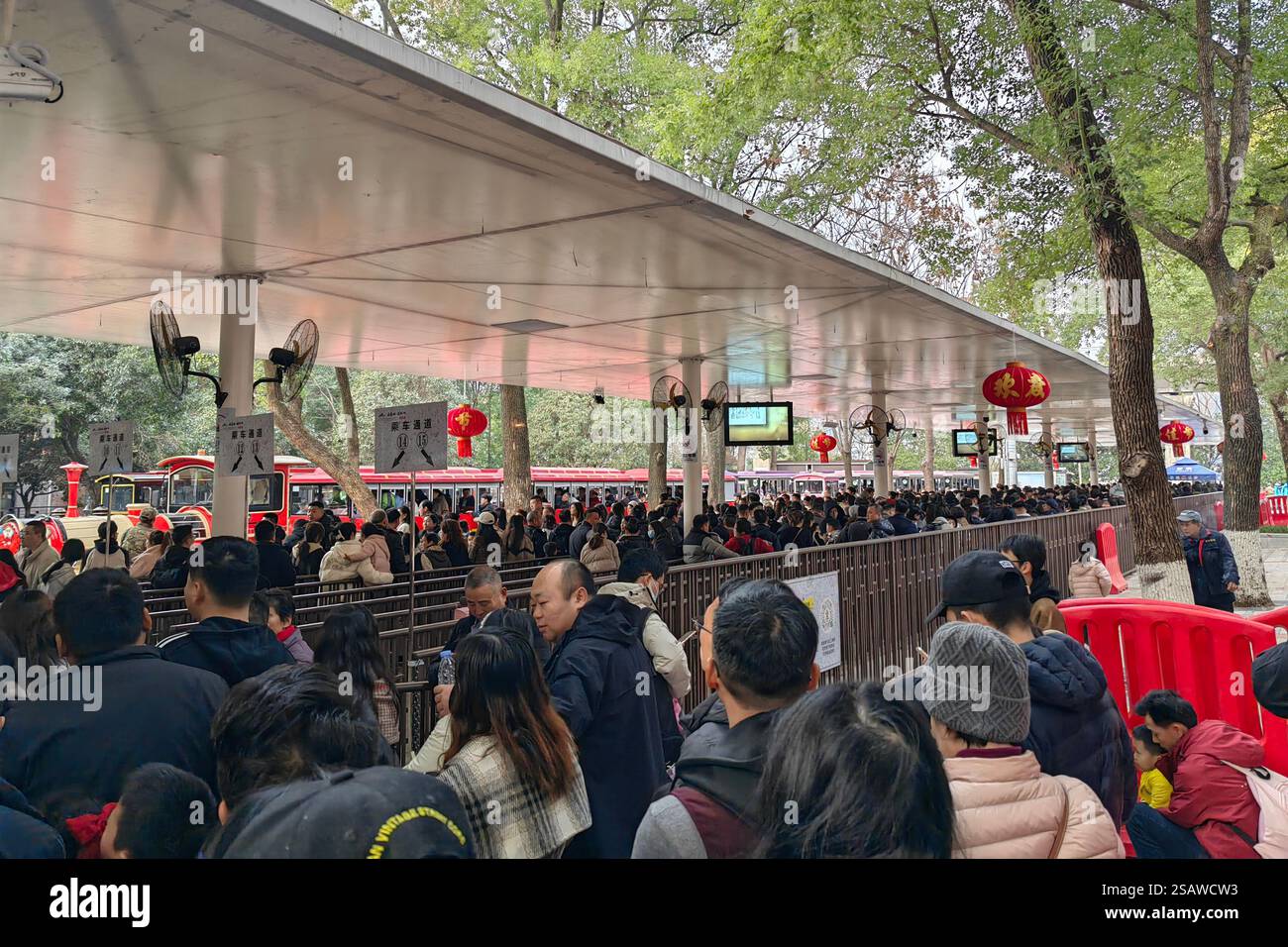 CHANGSHA, CHINA - JANUARY 30, 2025 - Tourists visit Juzizhou scenic ...