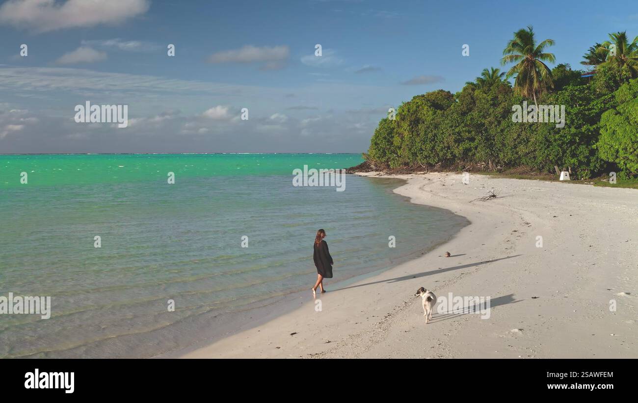 Lifestyle beach moment hi-res stock photography and images - Alamy