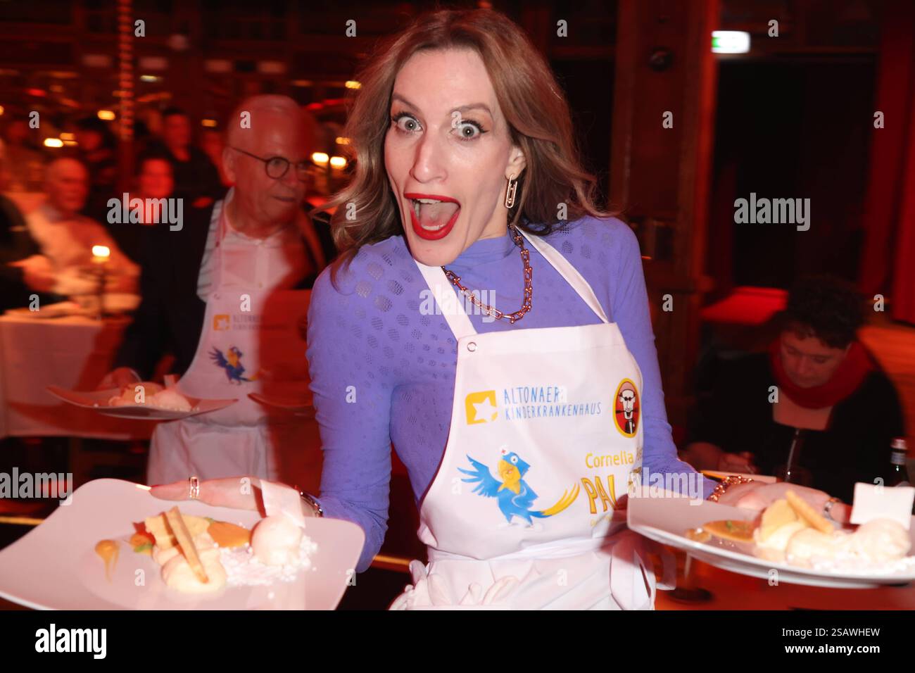 Influencerin Galia Brener-Rexroth, Prominente kellnern für den guten Zweck und helfen dem ...