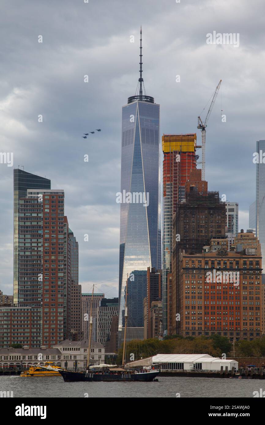 4 jet fighters in the sky, One World Trade Center, Battery Park and the ...