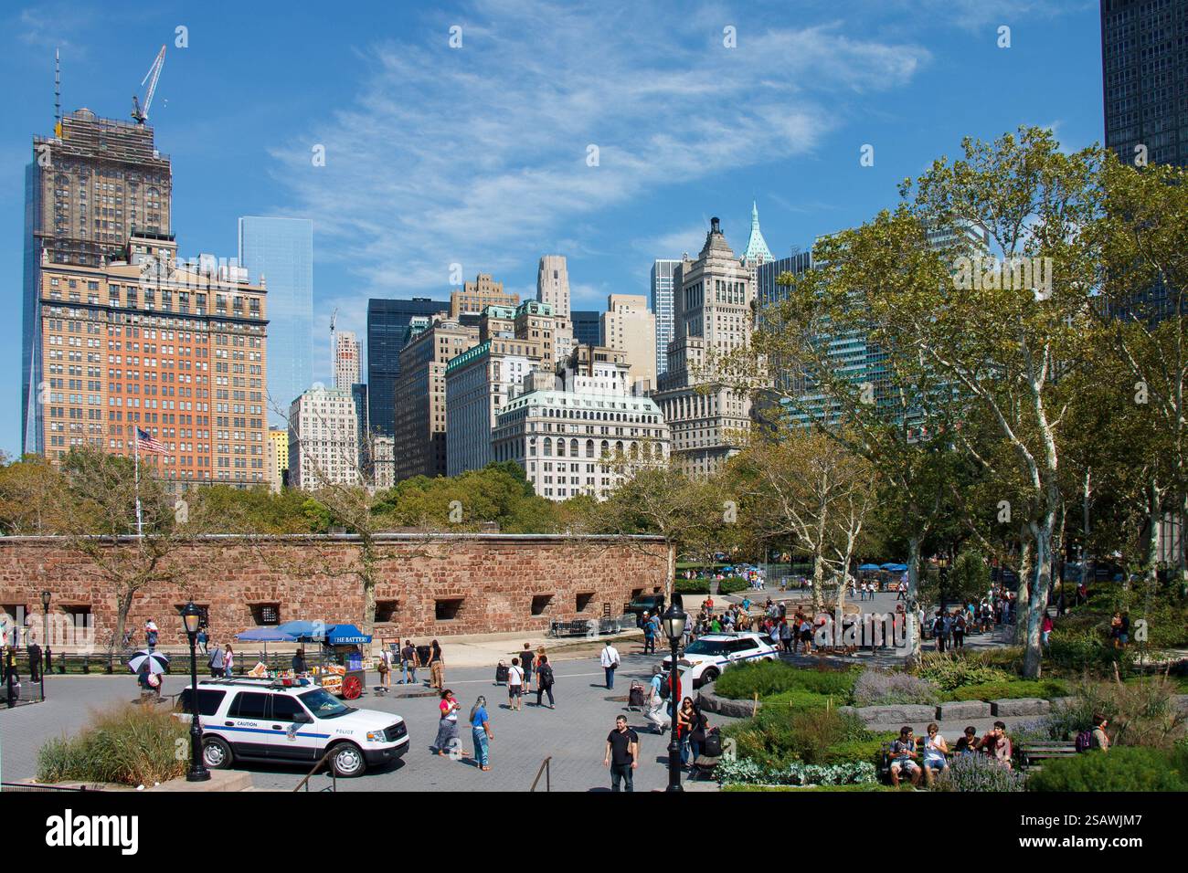 The Battery Park and the buildings of downtown Manhattan, New York City ...