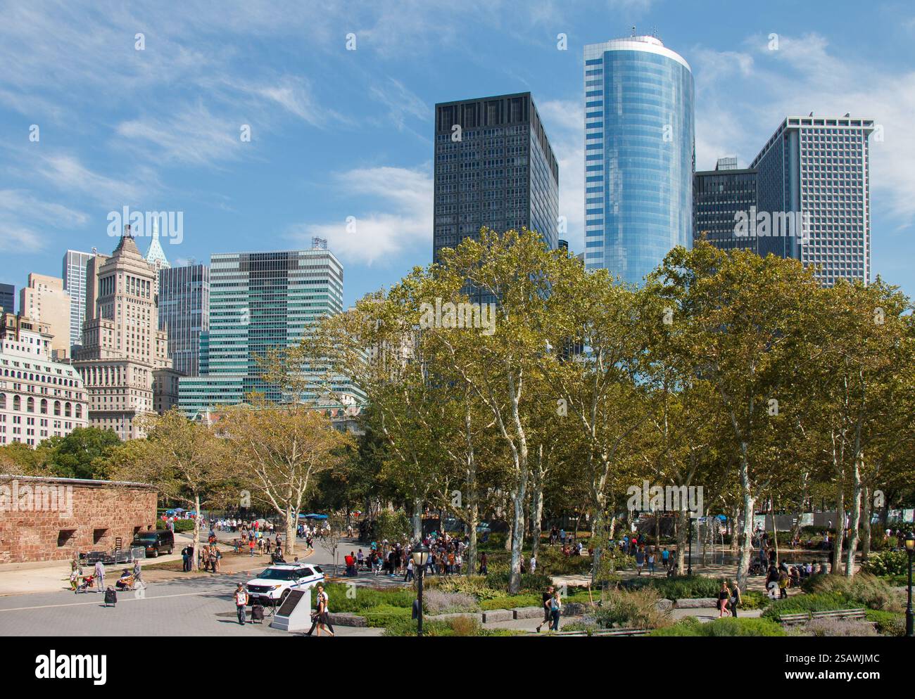 The Battery Park and the buildings of downtown Manhattan, New York City ...