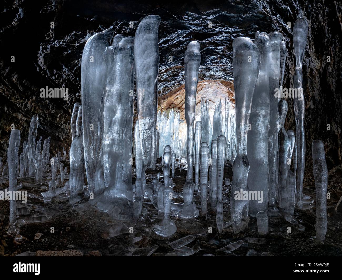 Cave temperatures hi-res stock photography and images - Alamy