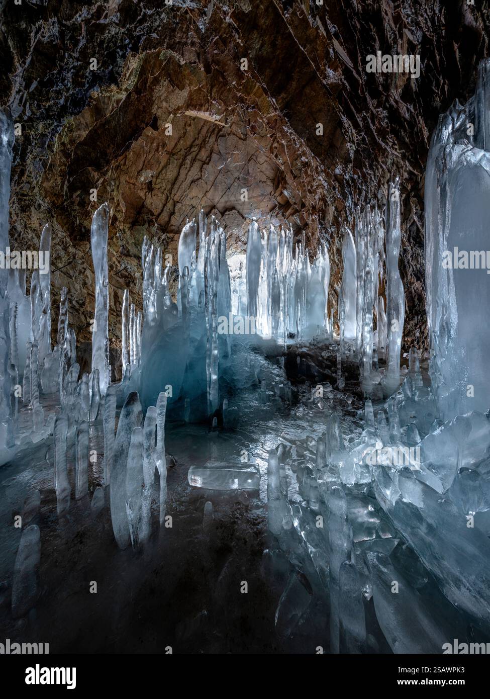 Cave temperatures hi-res stock photography and images - Alamy