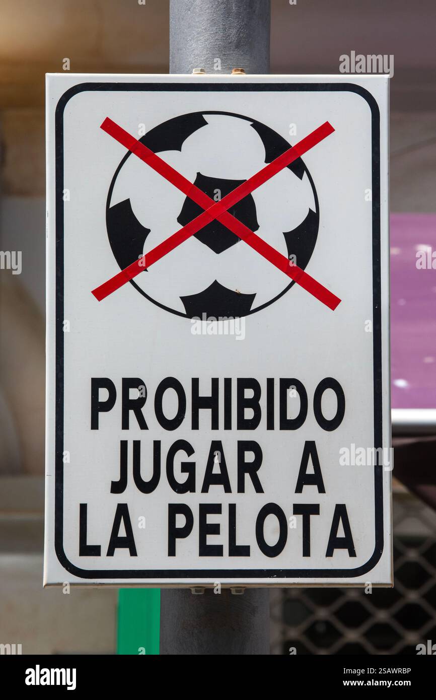 Prohibido jugar hi-res stock photography and images - Alamy