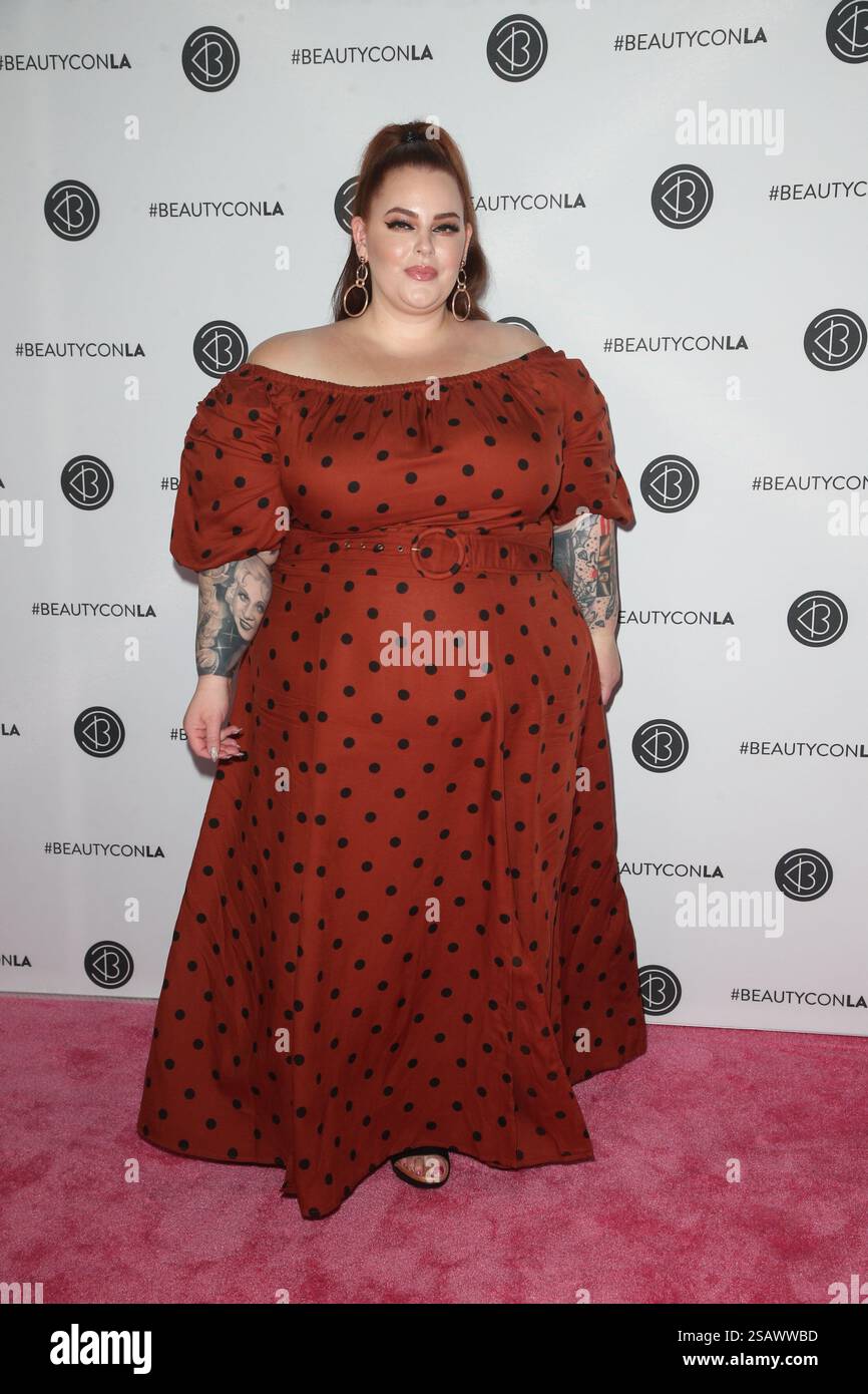 Tess Holliday at the Beautycon festival, Los Angeles Convention Center ...