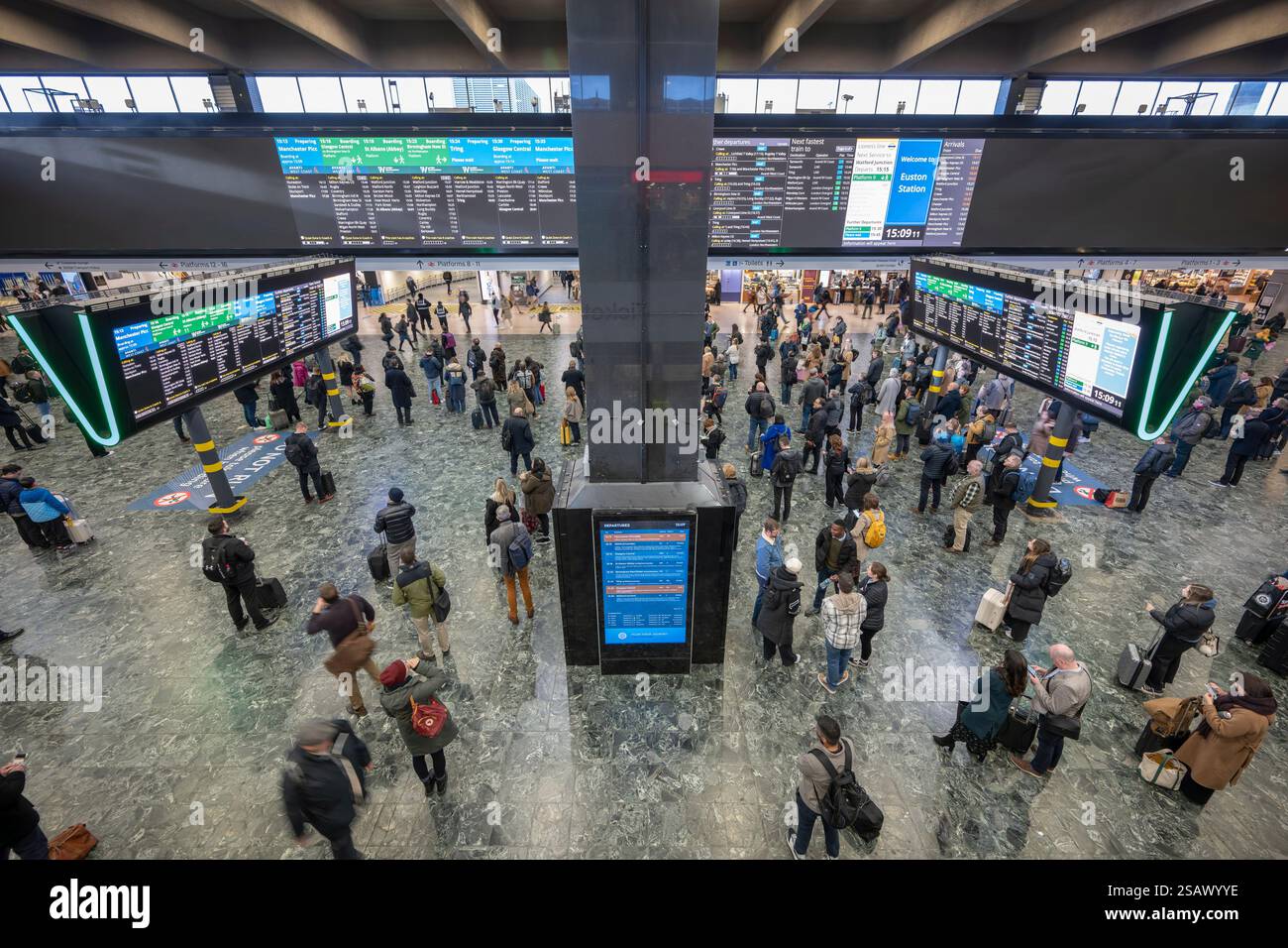 30th Jan 2025. Busy Euston railway station in London, UK. Starting 2026 ...