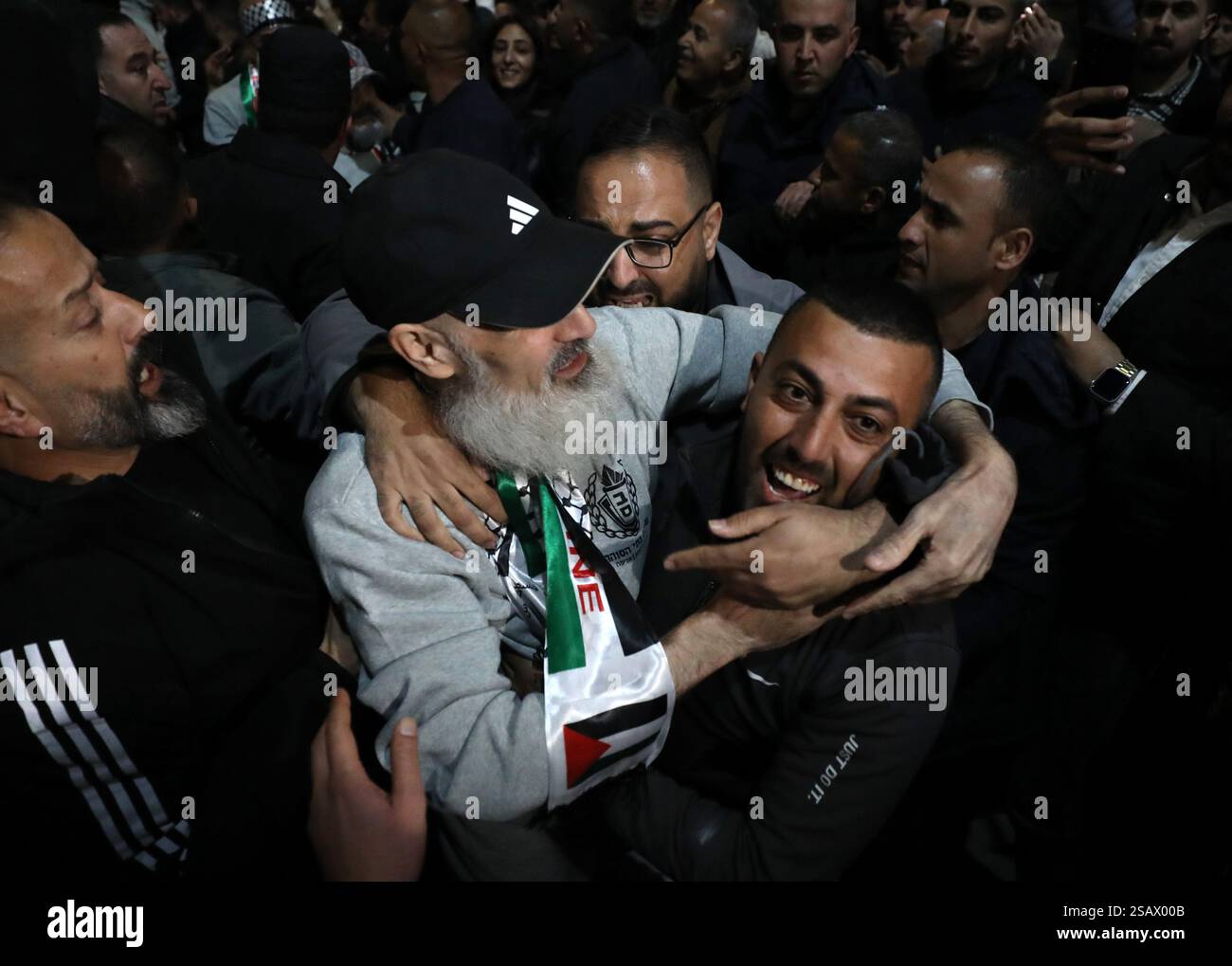 Ramallah. 30th Jan, 2025. People welcome a released Palestinian ...