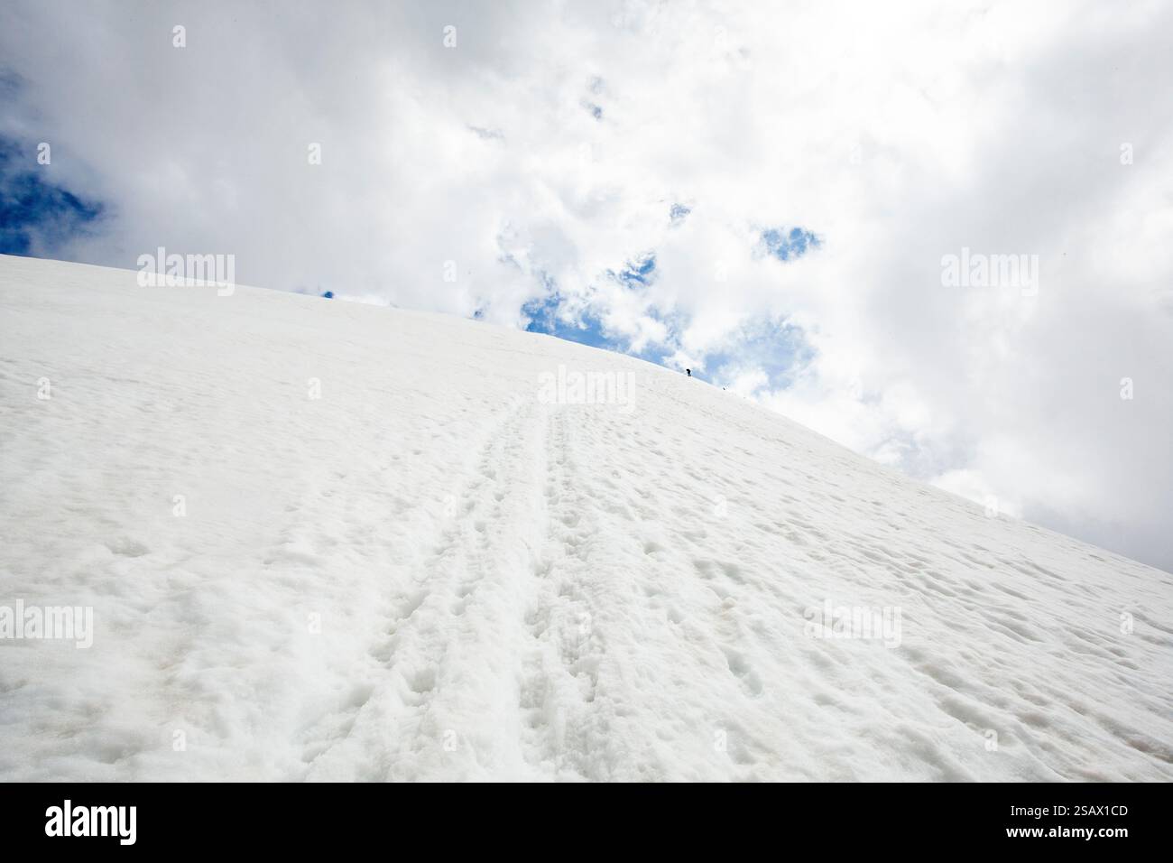Approaching Mount Breithorn summit, Mote Rosa Massif, Italy ...