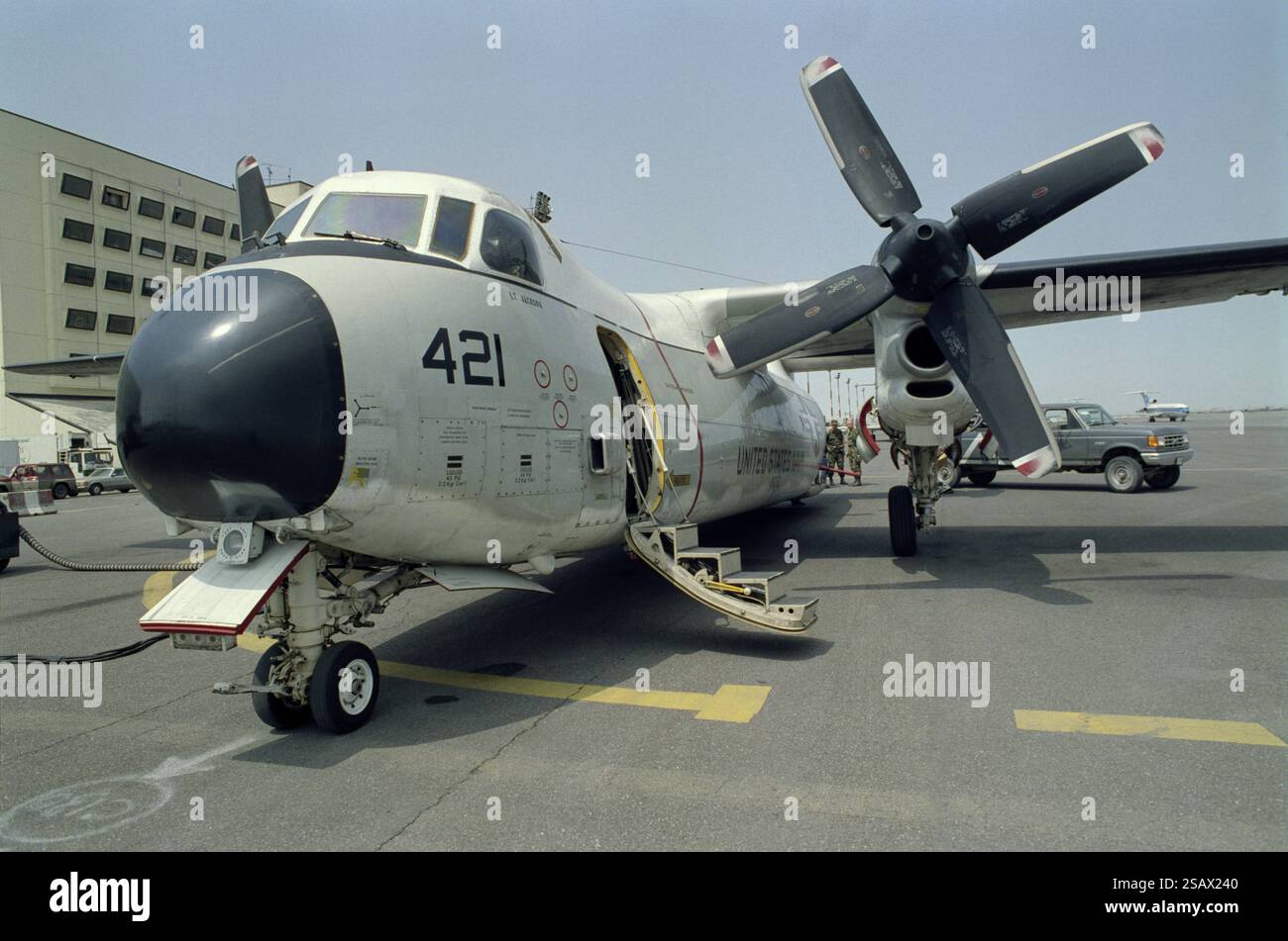 First Gulf War: 25th March 1991 A U.S. Navy COD Grumman C-2 Greyhound ...