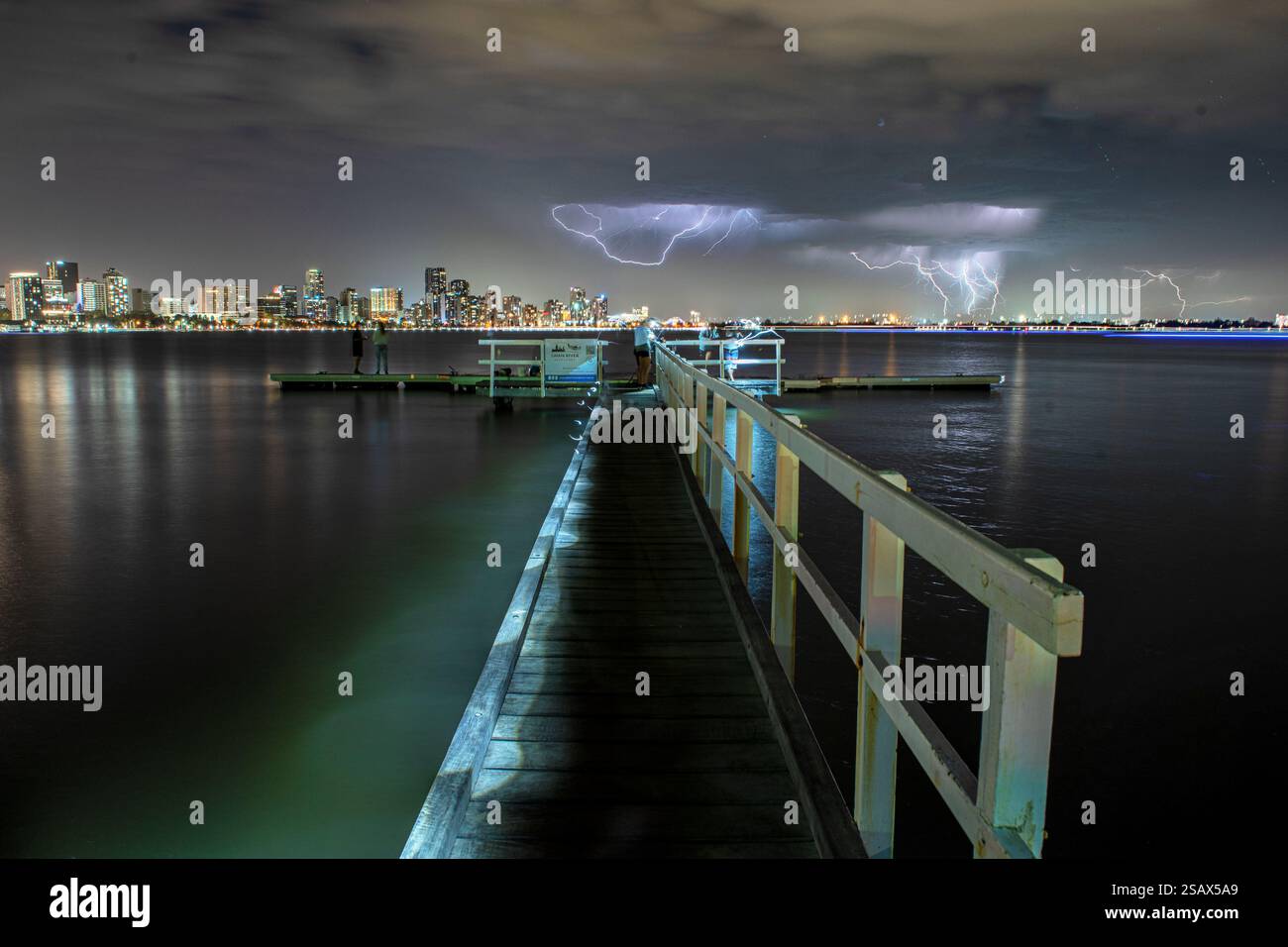 Jetty at night hi-res stock photography and images - Alamy