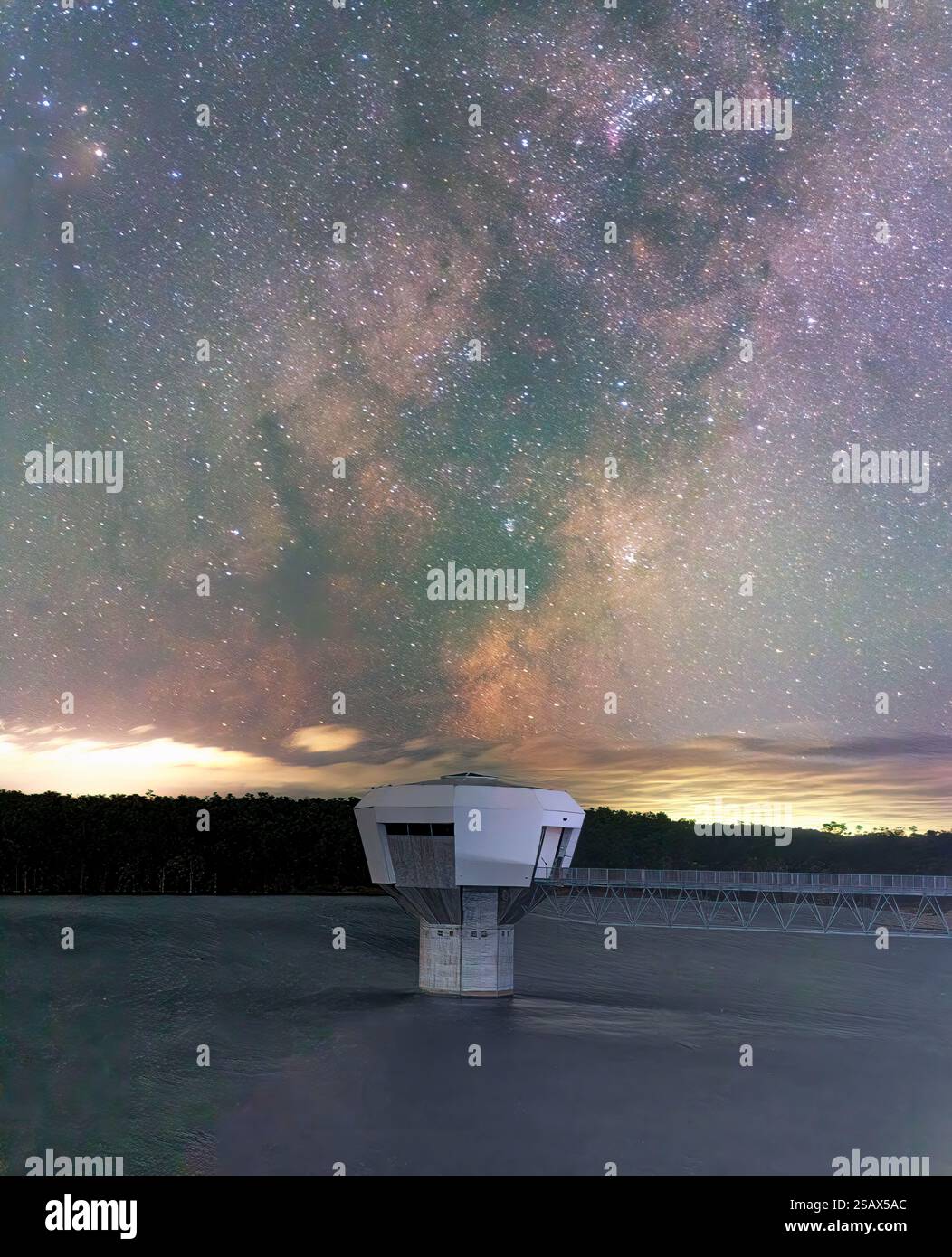 Milky Way over dam structure Stock Photo - Alamy