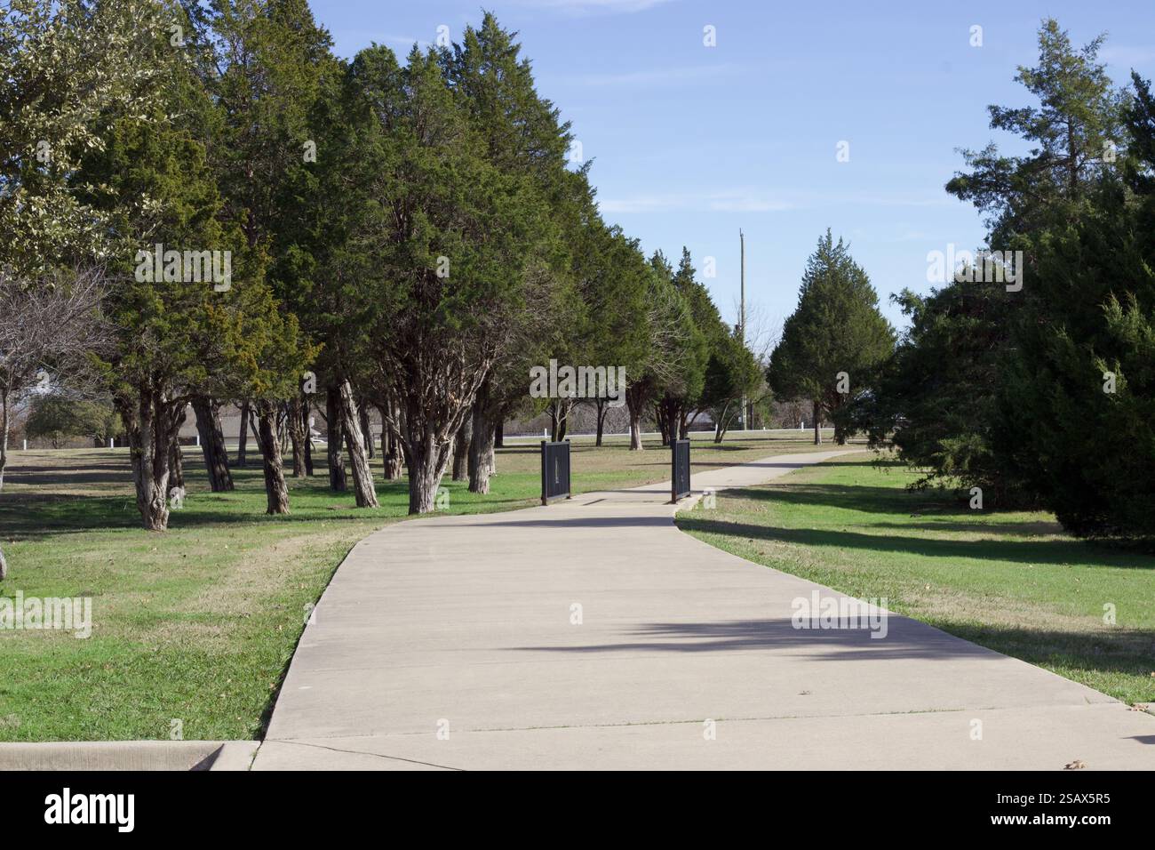 Walk thru park hi-res stock photography and images - Alamy