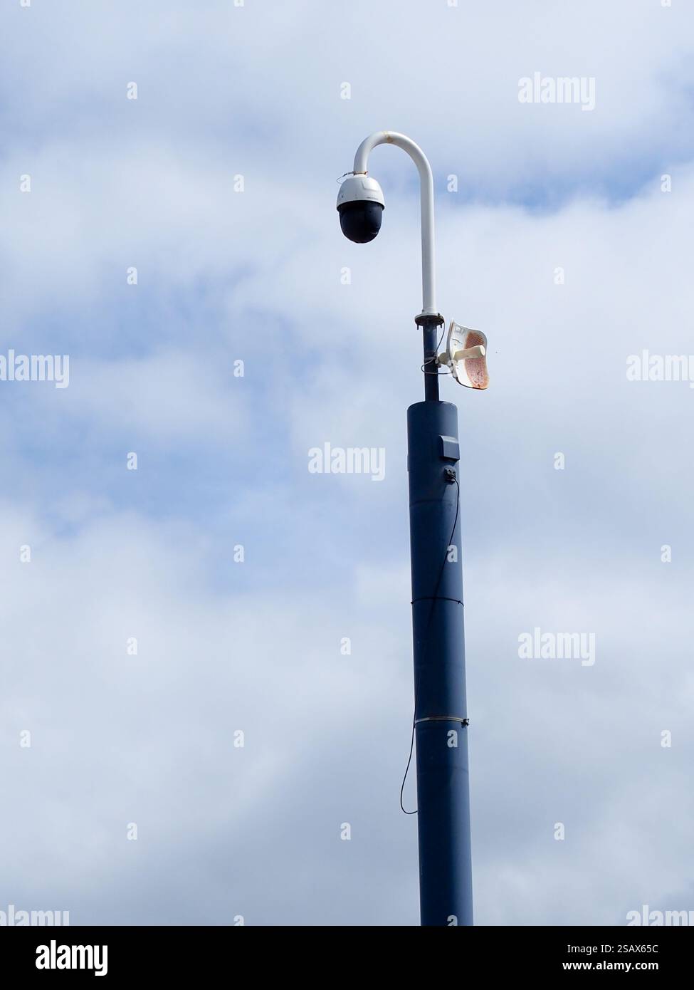 A modern CCTV camera placed on a high pole Stock Photo - Alamy