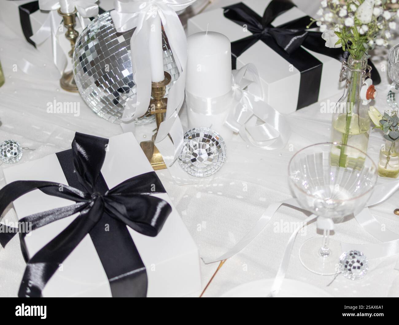 Black dinner party hi-res stock photography and images - Alamy