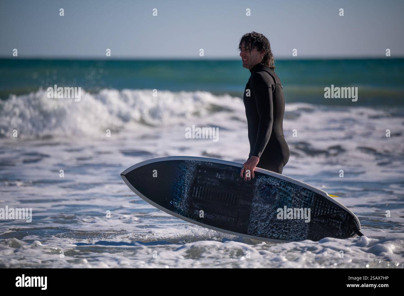 Blue wetsuit white surfboard hi-res stock photography and images - Alamy