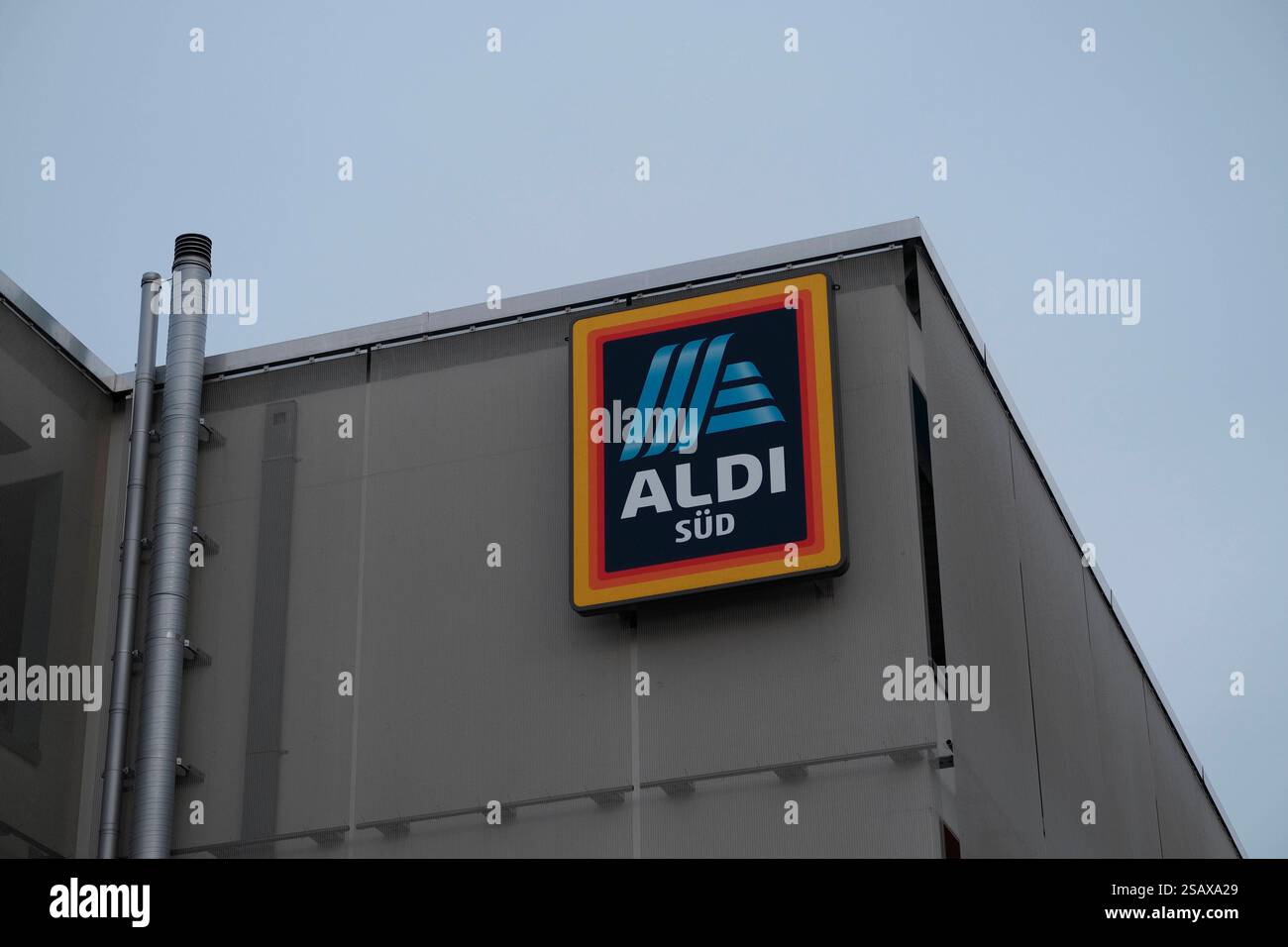 Aldi Süd Logo an Supermarkt Aldi Süd Logo an Supermarkt *** Aldi Süd ...