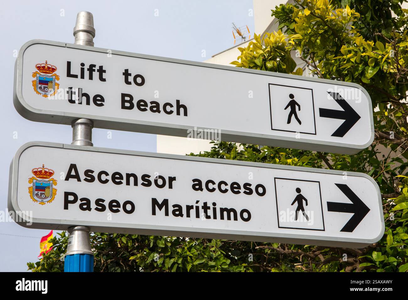 Signposts showing the directions to the lift and the Paseo Maritimo ...