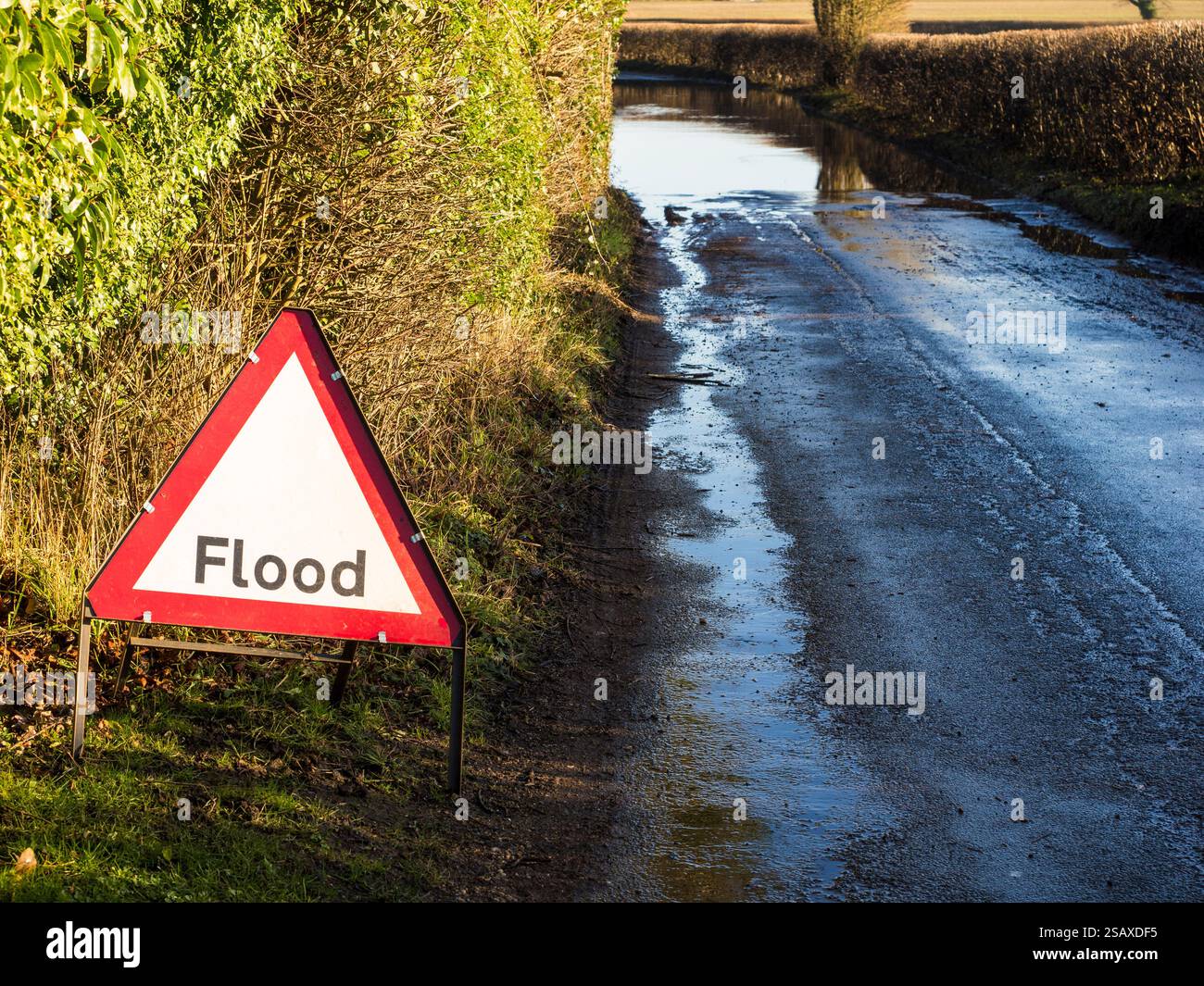 Flood Warning Sign, Road Flooded after Heavy Rainfall, Kiln Rd, Reading ...