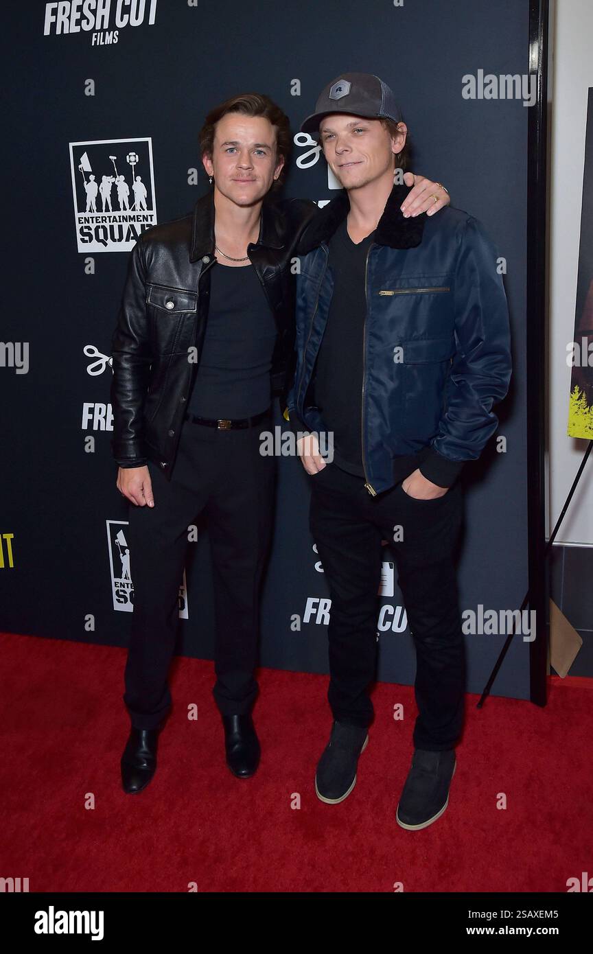 John Owen Lowe mit Bruder Matthew Edward Lowe bei der Premiere des ...