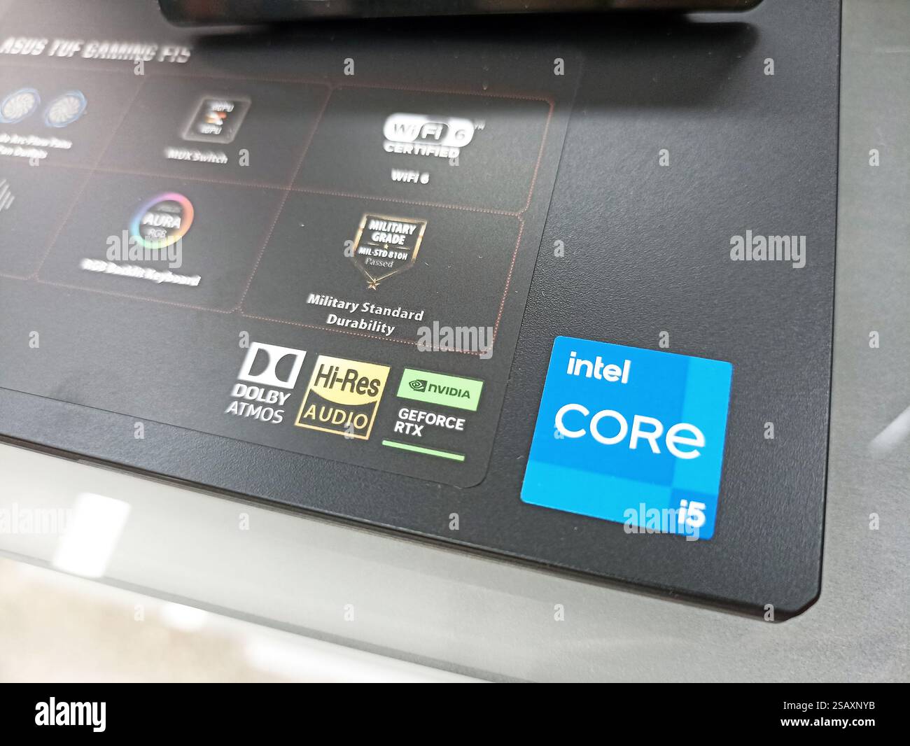 Laptop feature labels: intel core i5, nvidia geforce rtx, hi-res audio ...