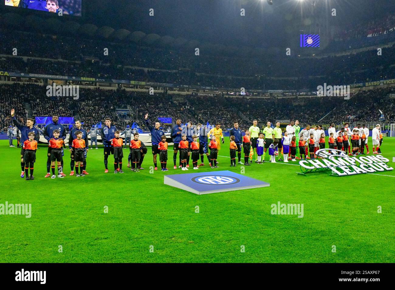 Milano, Italy. 29th, January 2025. The players from the two teams line ...
