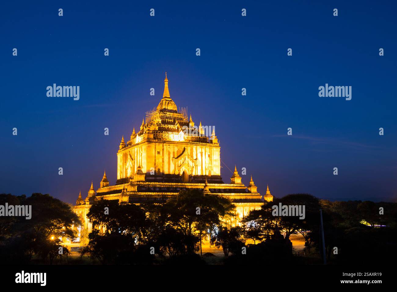 Thatbyinnyu Temple illuminated at night, Bagan, Myanmar Stock Photo - Alamy
