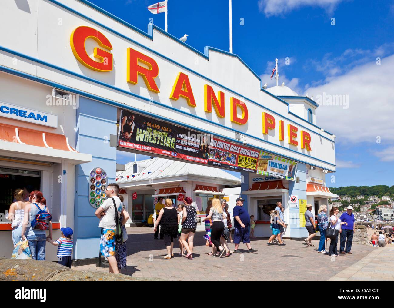 Weston Super Mare people and tourists on the Grand Pier Weston-Super ...
