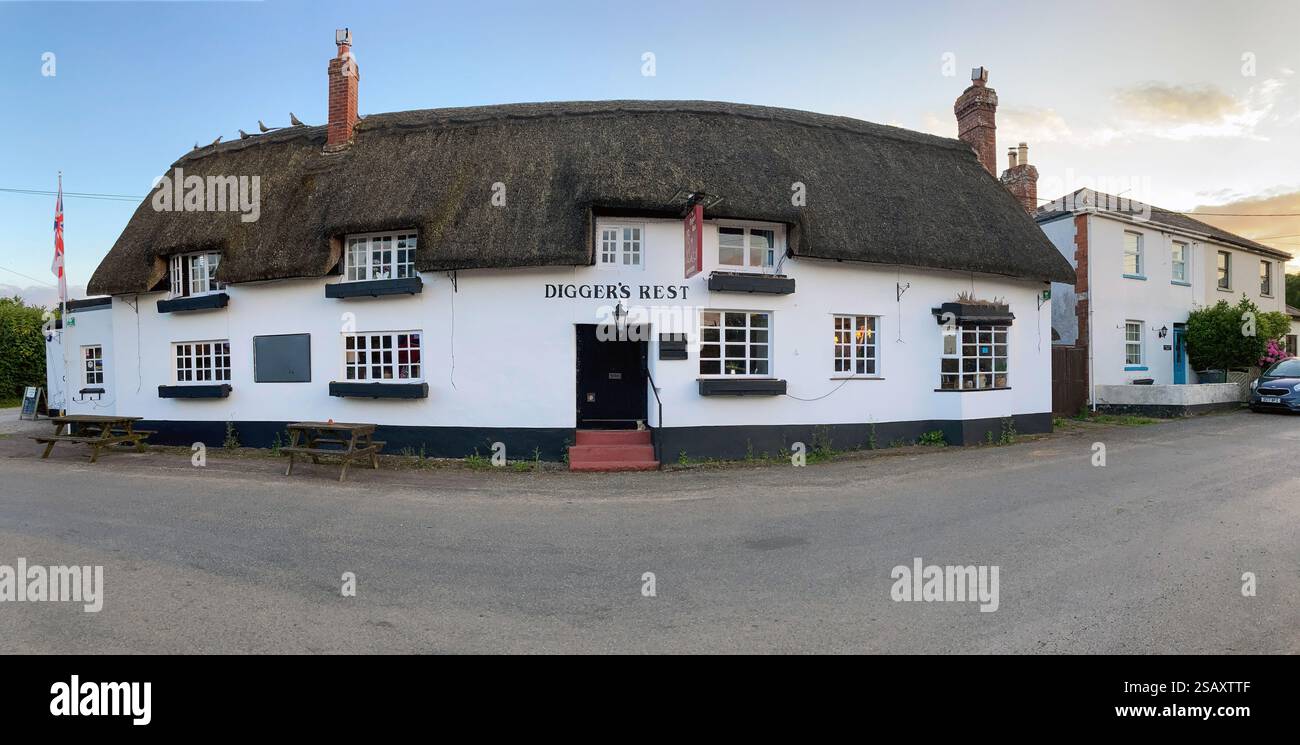 Gabled end thatched roof hi-res stock photography and images - Alamy
