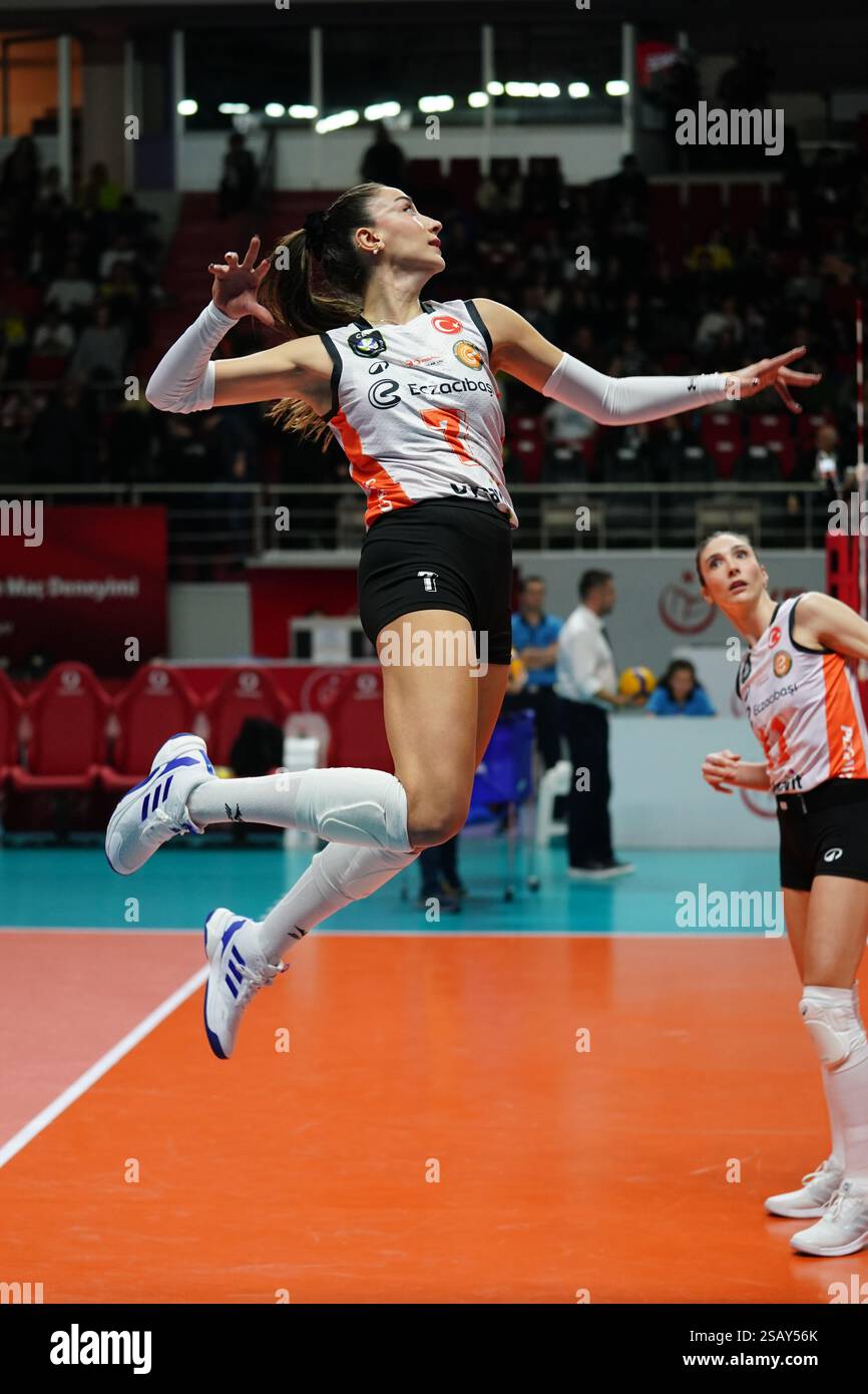 ISTANBUL, TURKIYE - JANUARY 26, 2025: Hande Baladin warming up before ...