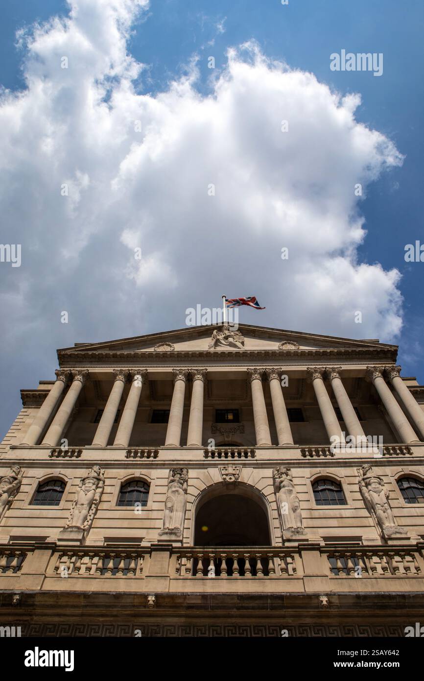 The magnificent exterior of the Bank of England in the City of London ...