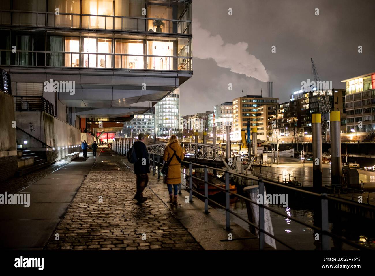 Hamburg - Blick in die Hamburger Hafencity, fotografiert am 26. Januar ...