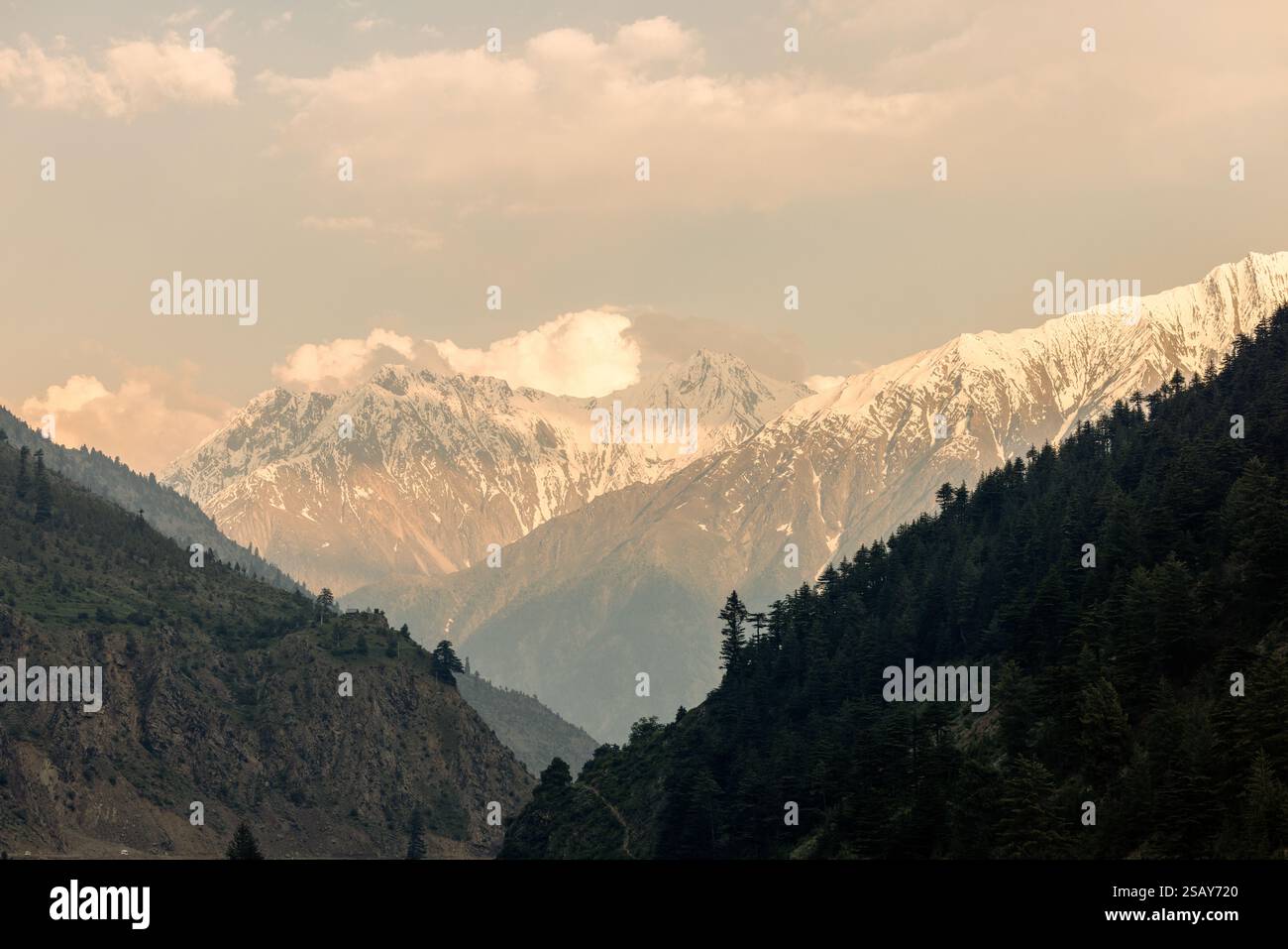 Snow capped mountains of Himalayas Stock Photo - Alamy