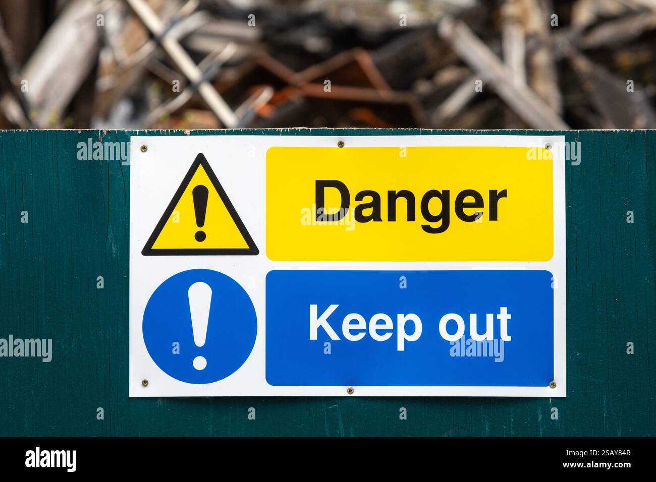 Unauthorized keep out hi-res stock photography and images - Alamy