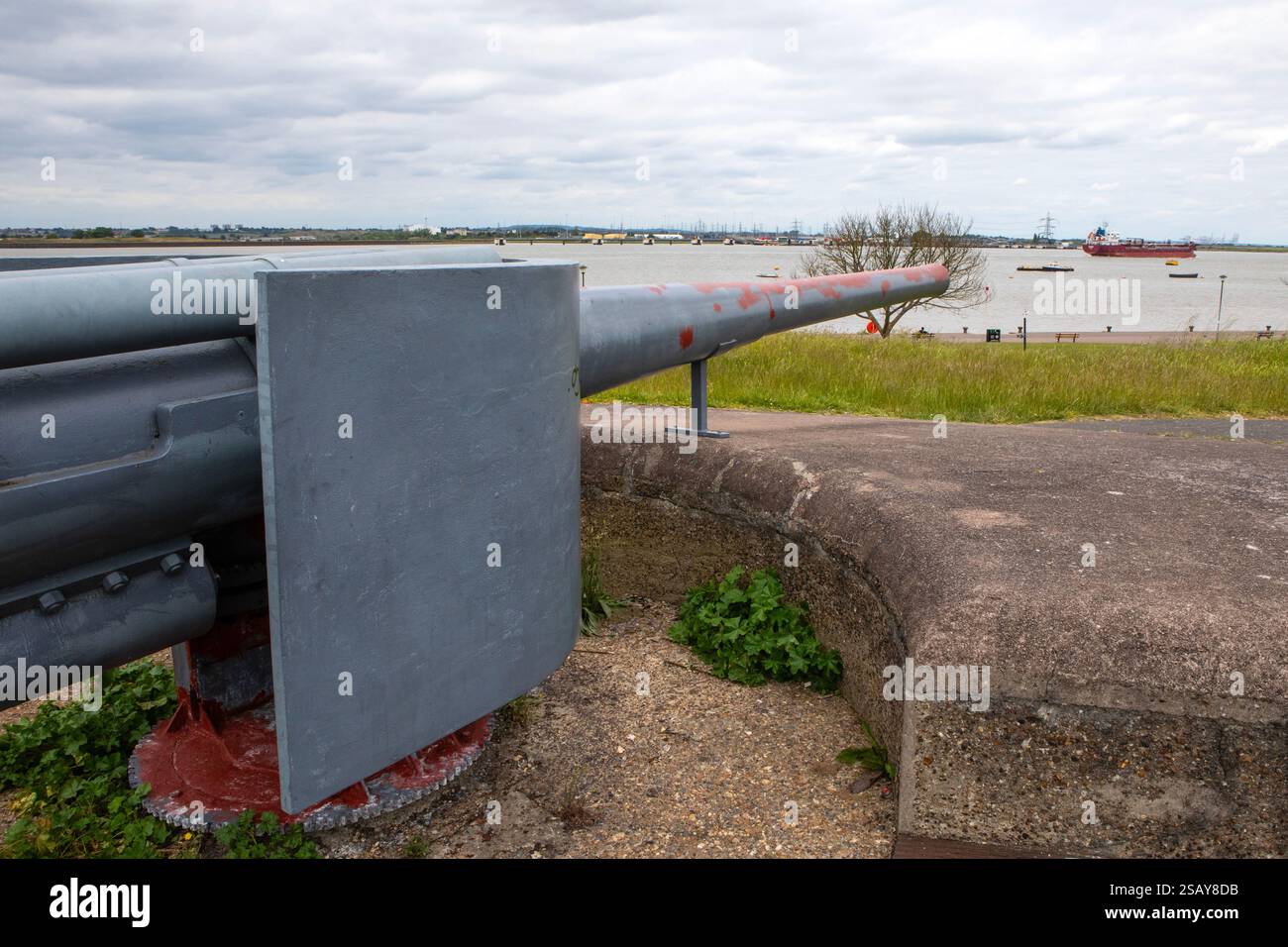 Artillery at the historic New Tavern Fort in Gravesend, Kent Stock ...