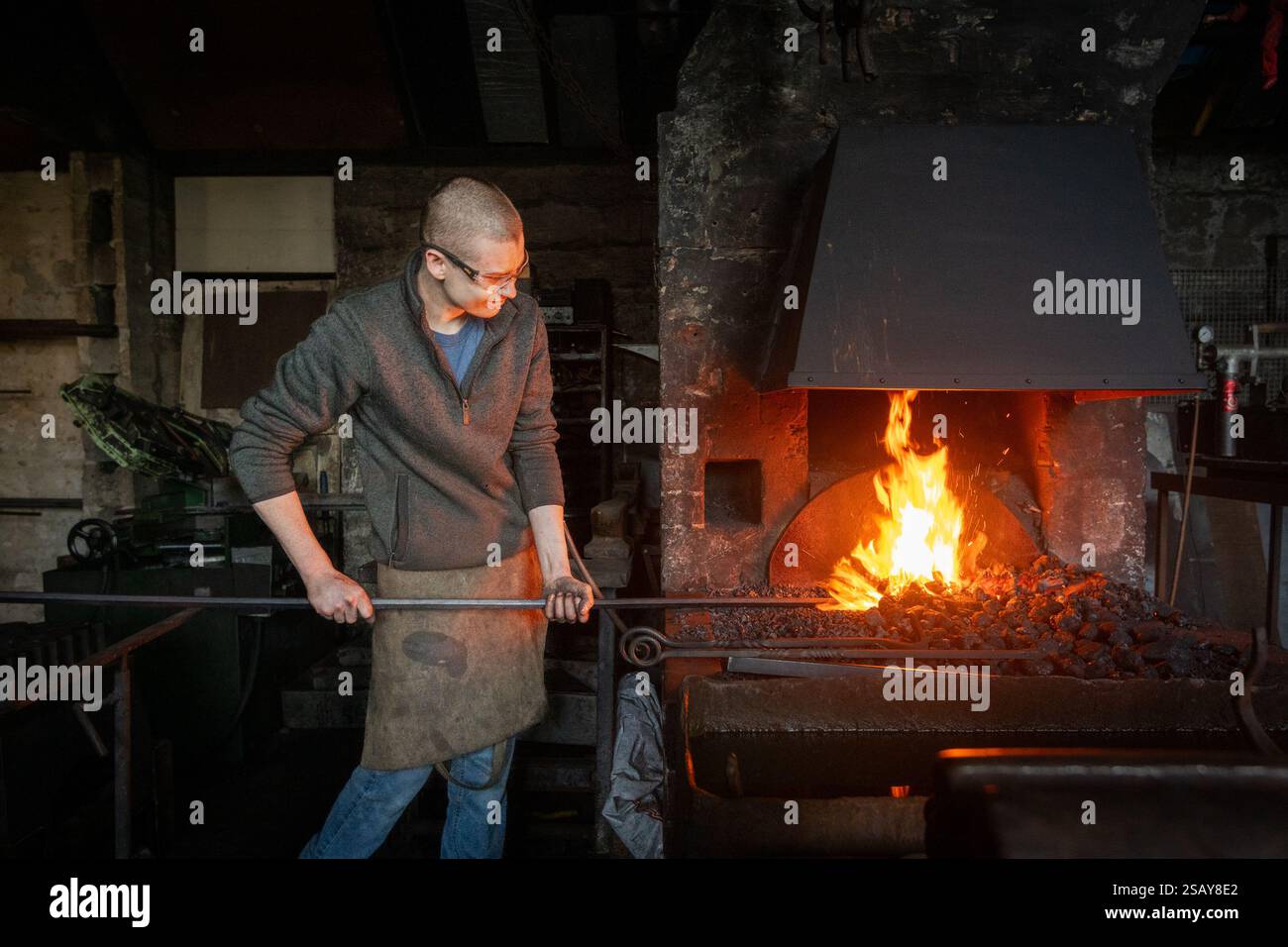 Blacksmiths making furniture hi-res stock photography and images - Alamy
