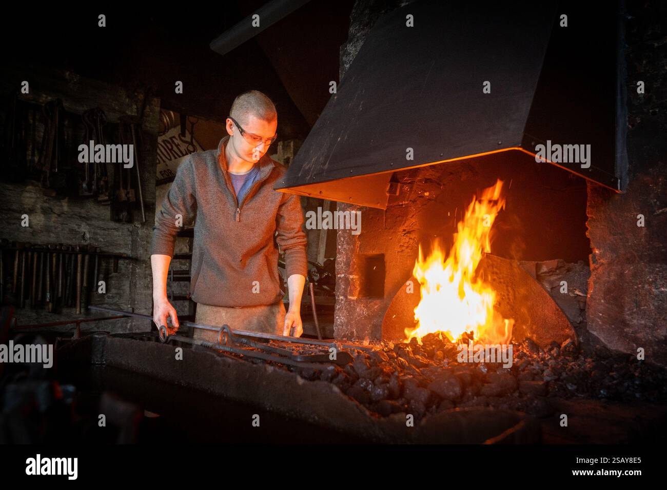 Blacksmiths making furniture hi-res stock photography and images - Alamy