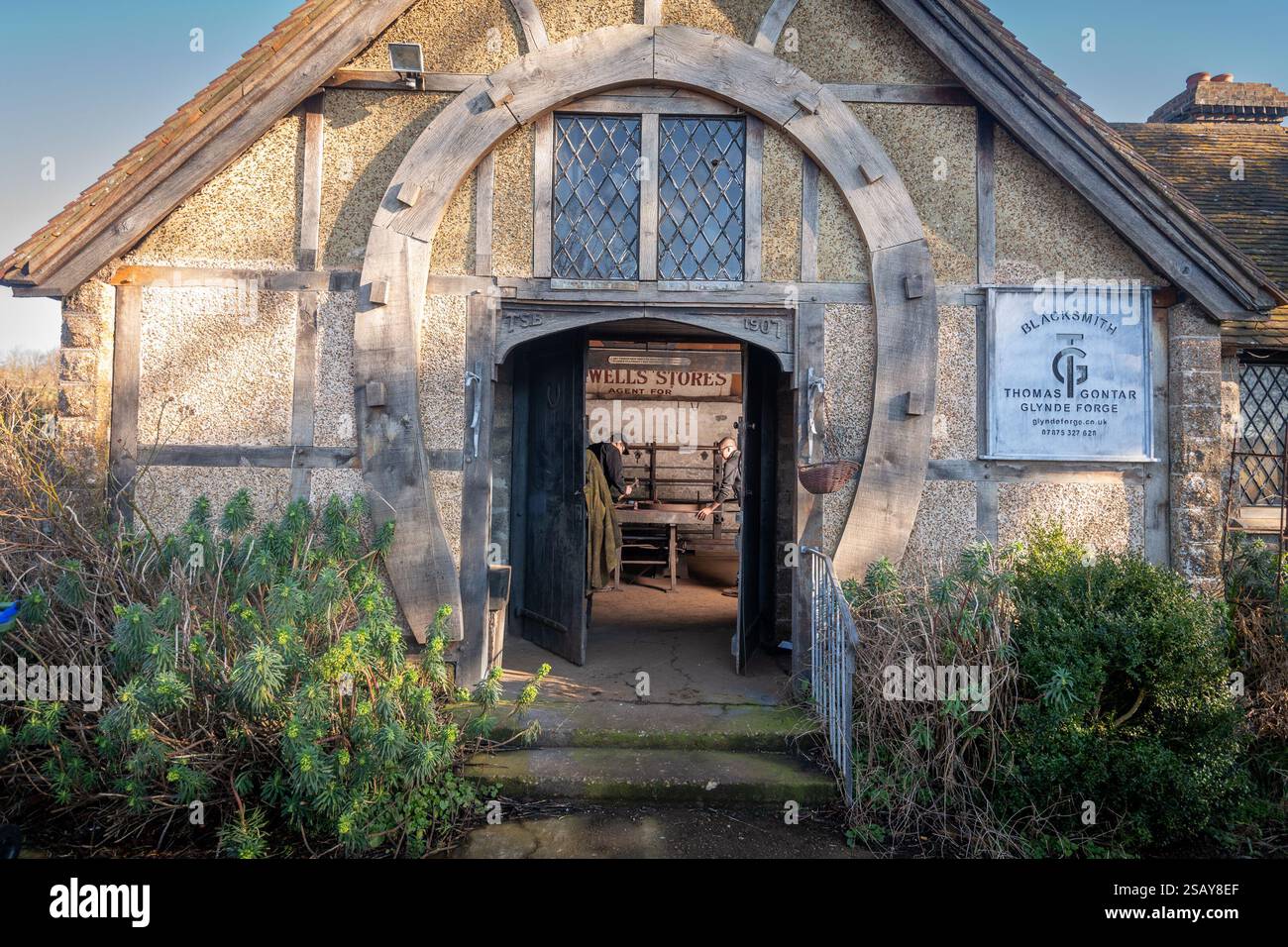 Blacksmiths making furniture hi-res stock photography and images - Alamy