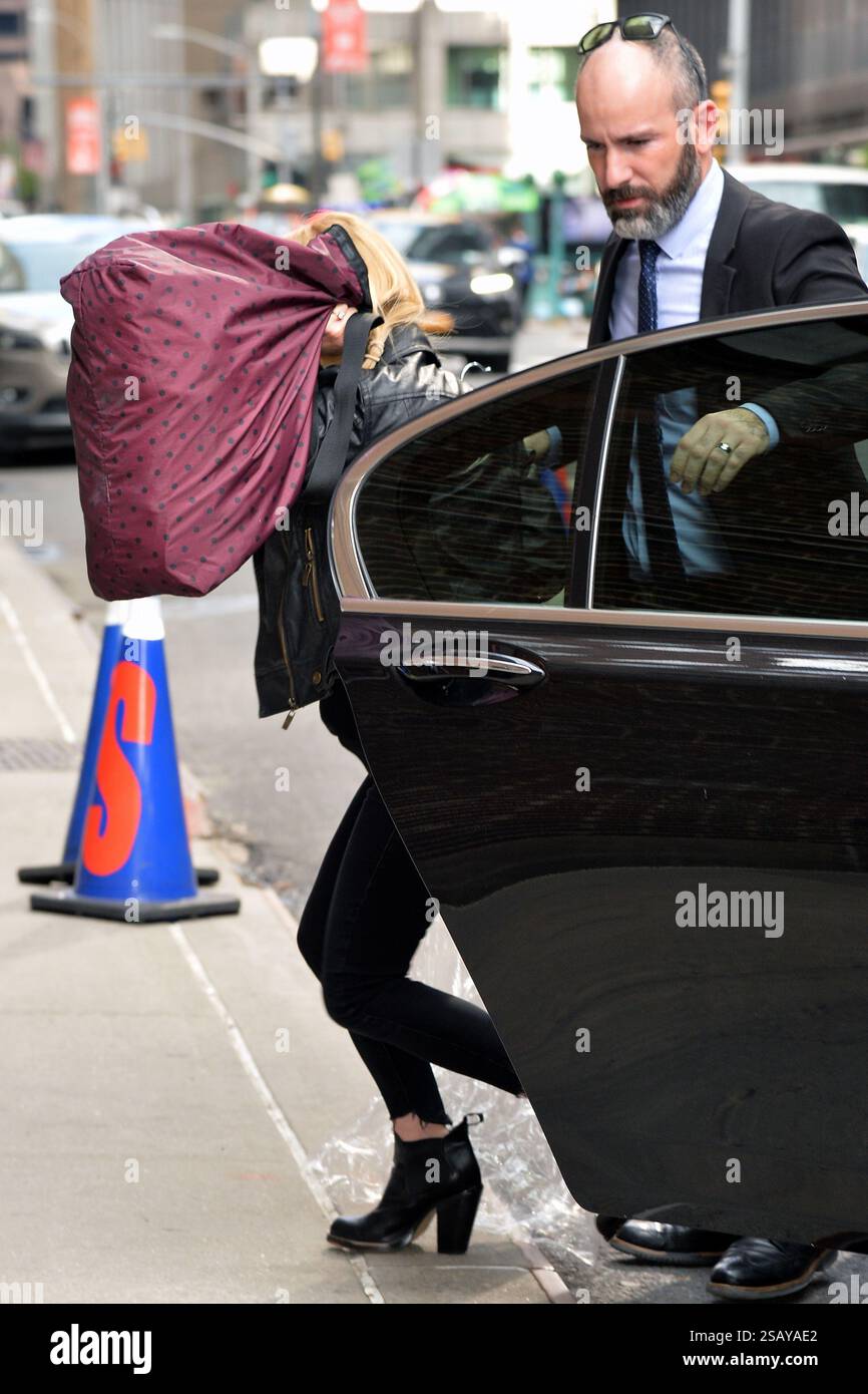 Melissa Rauch arriving to tape an appearance on 'The Late Show with ...