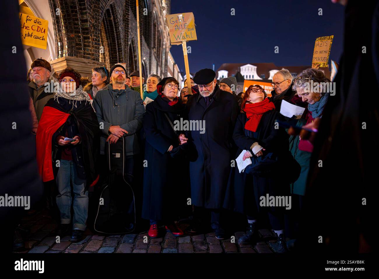 Mahnwache Die Brandmauer ist gefallen , 30.01.25 Lübeck Schleswig ...