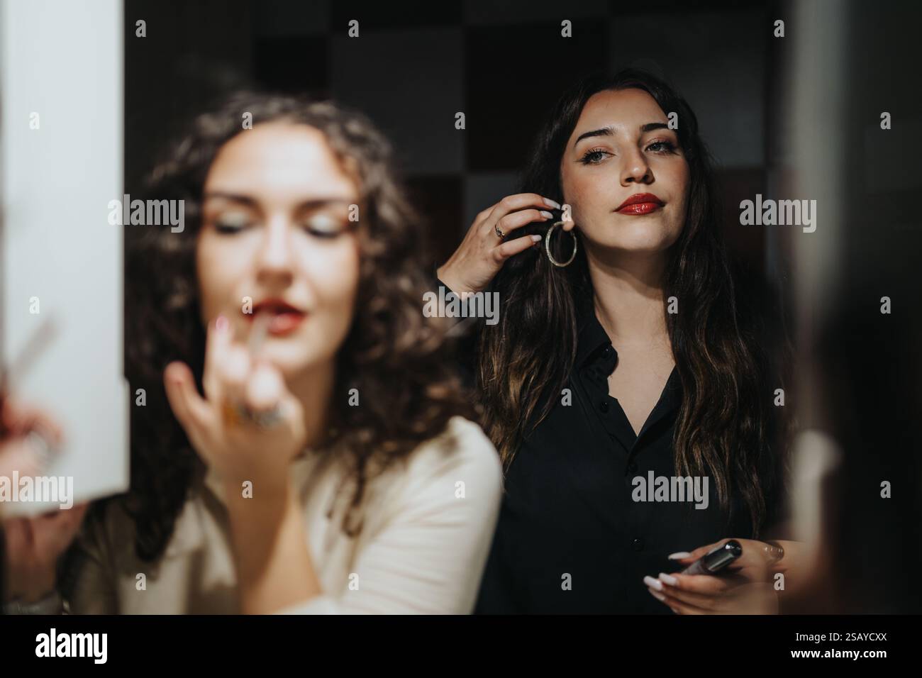 Woman getting ready makeup party hi-res stock photography and images ...