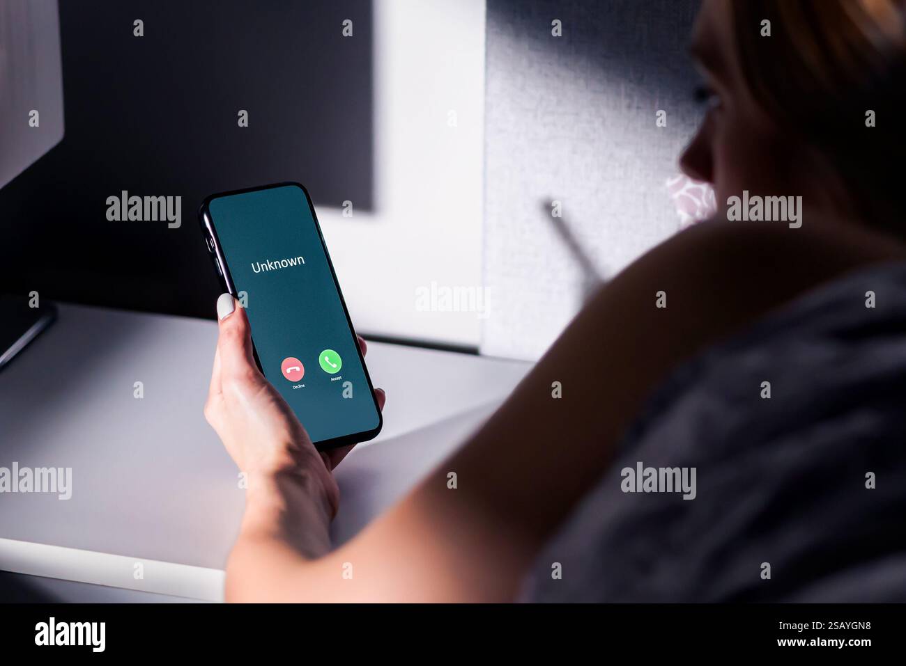 Woman anonymous bed night hi-res stock photography and images - Alamy