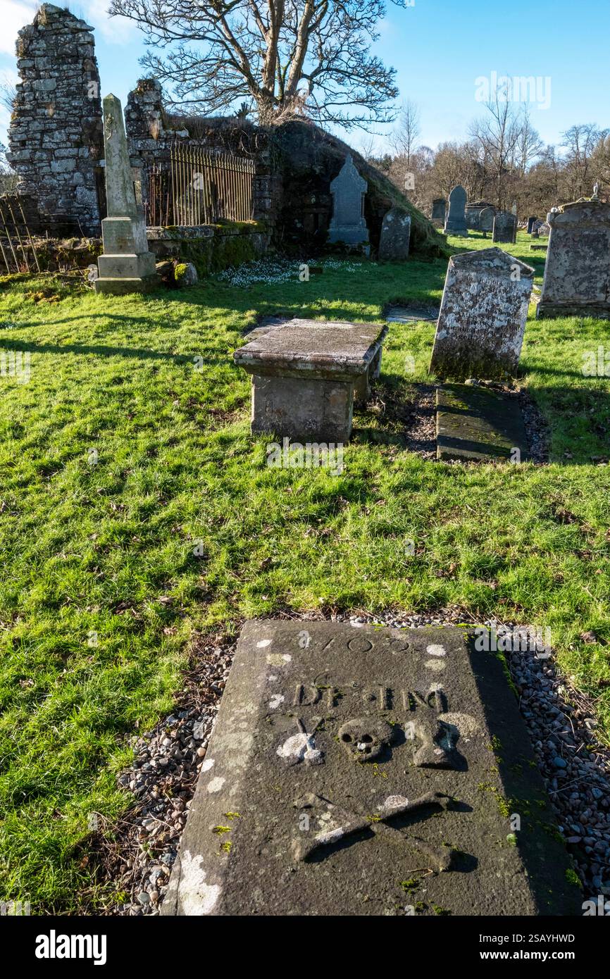 Old kilmadock cemetery hi-res stock photography and images - Alamy