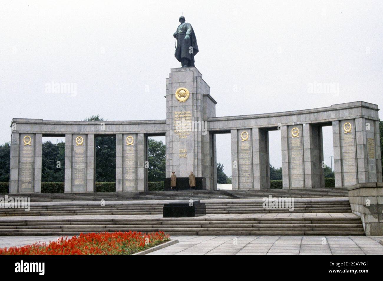 Soviet War Memorial, Berlin, 1990 Stock Photo - Alamy